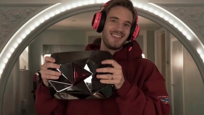 YouTube: Erstes Unboxing vom Red Diamond Creator Award, PewDiePie packt ...