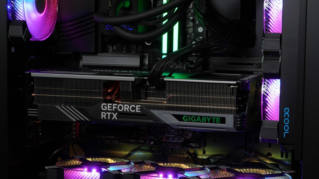 Neuer MEGA-PC für 3.500€ - Das ist der High-End-PC Erazer Enforcer X10